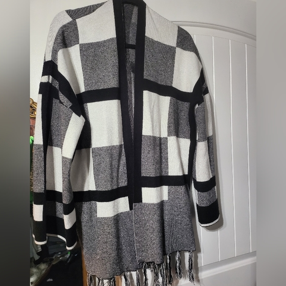 SHEIN | Sweaters | Womens Shein Black And White Cardigan With Bottom ...